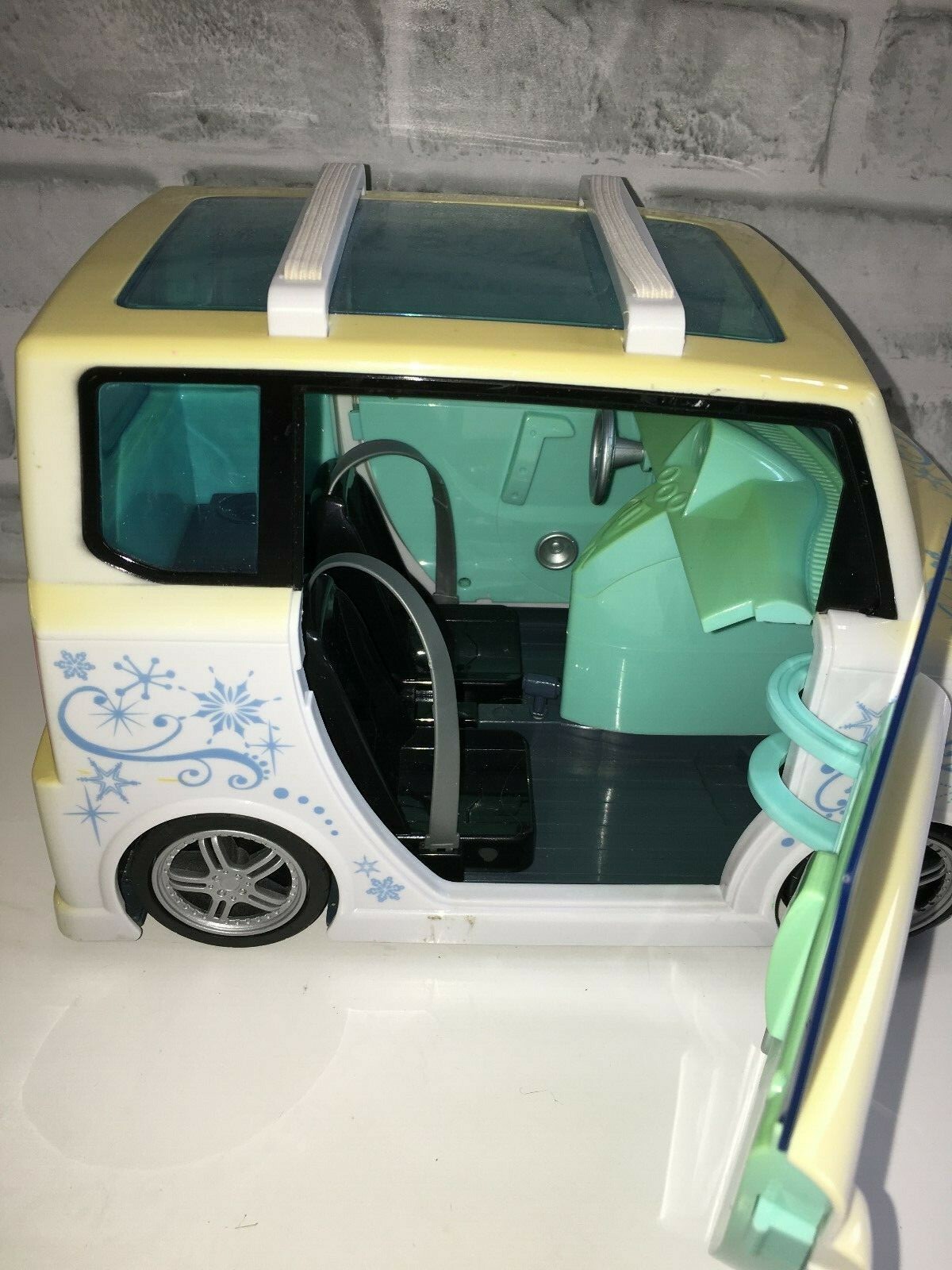 RARE MOXIE GIRLZ SNOW CAR W/ REMOTE CONTROL SNOW MOBILE MAGIC SNOW RC ...