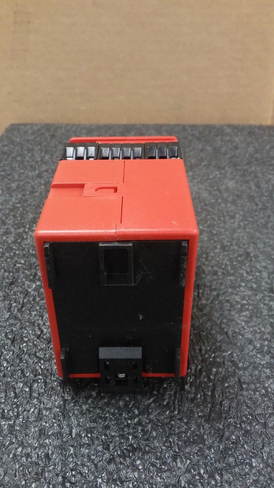 THIIM SYND 1102 D024 AA5C 38474-104 Type SYND 24 VDC Synchro Check ...