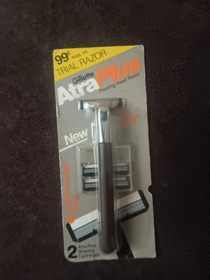 Vintage Gillette Atra Plus Pivoting Head Razor with 2 Twin Blade ...
