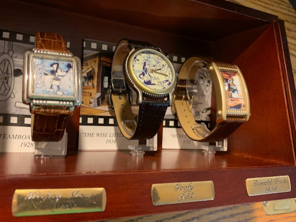 NEW Disney Film Classics Watch Set Steamboat Willie Mickey Goofy Donald ...