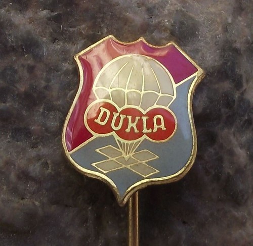Dukla Czech Parachuting Skydiving Club Members Parachute Crest Pin ...
