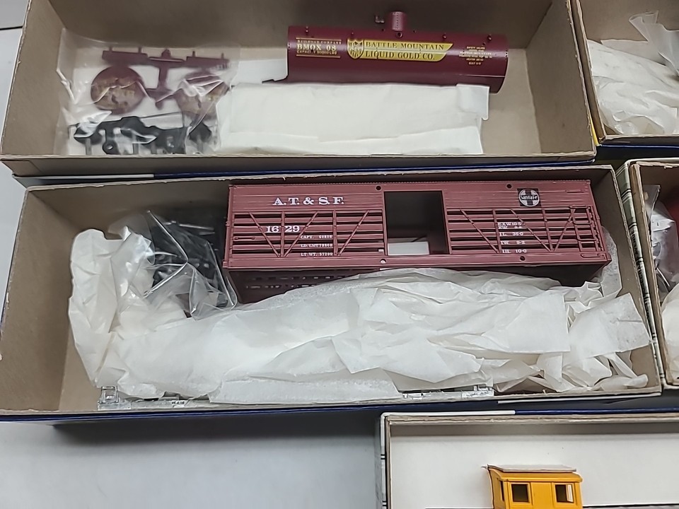 Lot Of 5 Roundhouse HO Kit Oldtime Reefer Tank Caboose Flat Stock Car ...