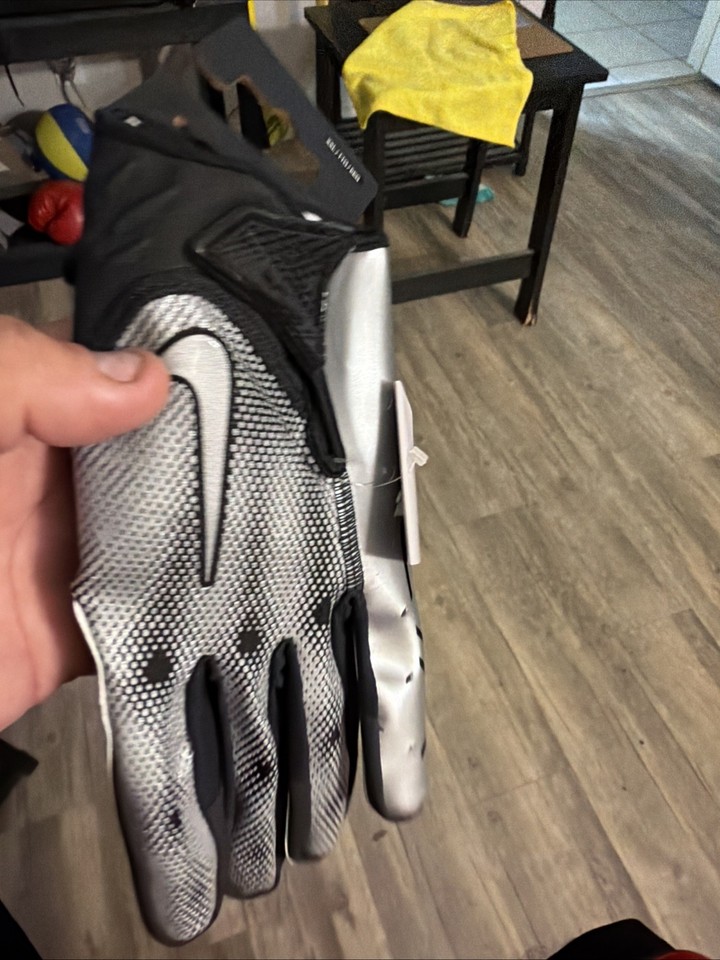 Nike Vapor Jet Metallic 7.0 Football Receiver Gloves Silver& Black Men ...