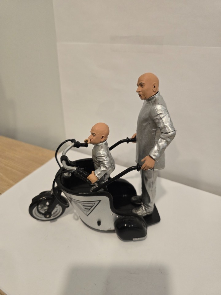 McFarlane Toys Austin Powers Dr. Evil & Mini Me w/ Mini Mobile Action ...