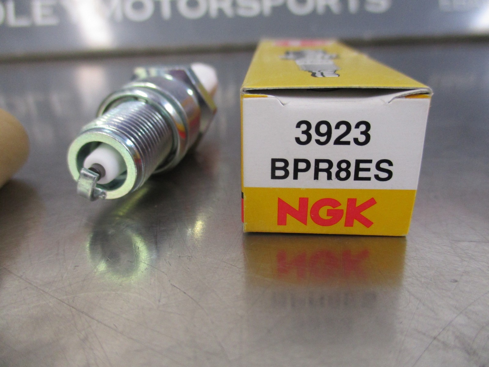 NGK Spark Plug BPR8ES 3923 | eBay