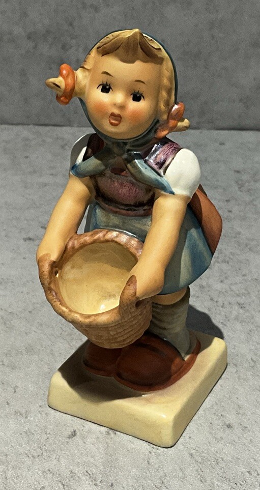 Goebel Hummel LITTLE HELPER #73 TMK5 Figurine 4.25” Girl With Basket | eBay