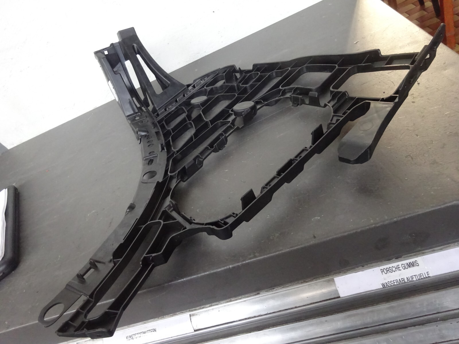 Porsche Cayenne 958 Halter Stoßstange hinten Links 95850537700 Neuteil ...