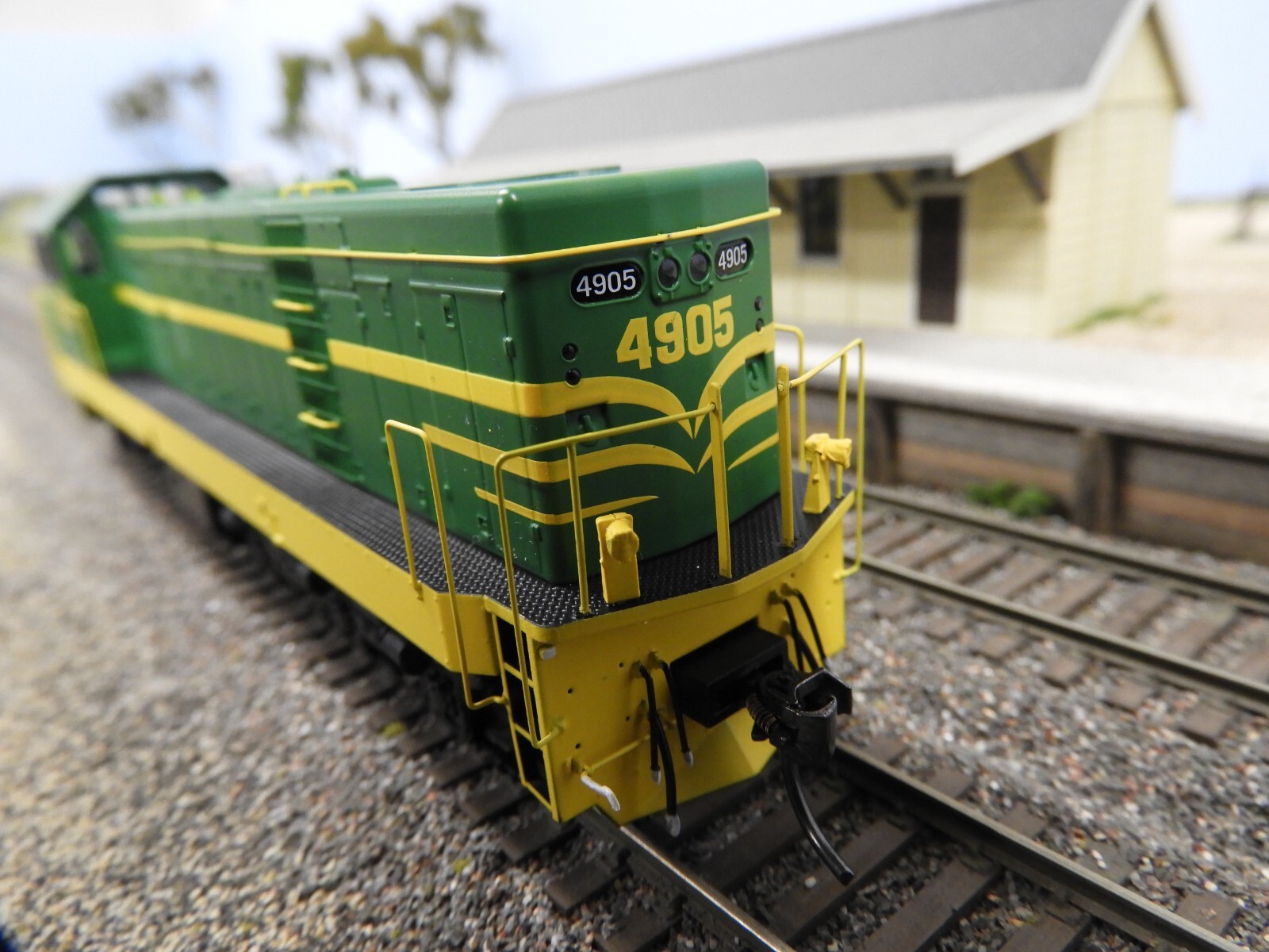 TrainOrama, 49 Class Locomotive, HO Scale; 4905 - Green/Yellow | eBay