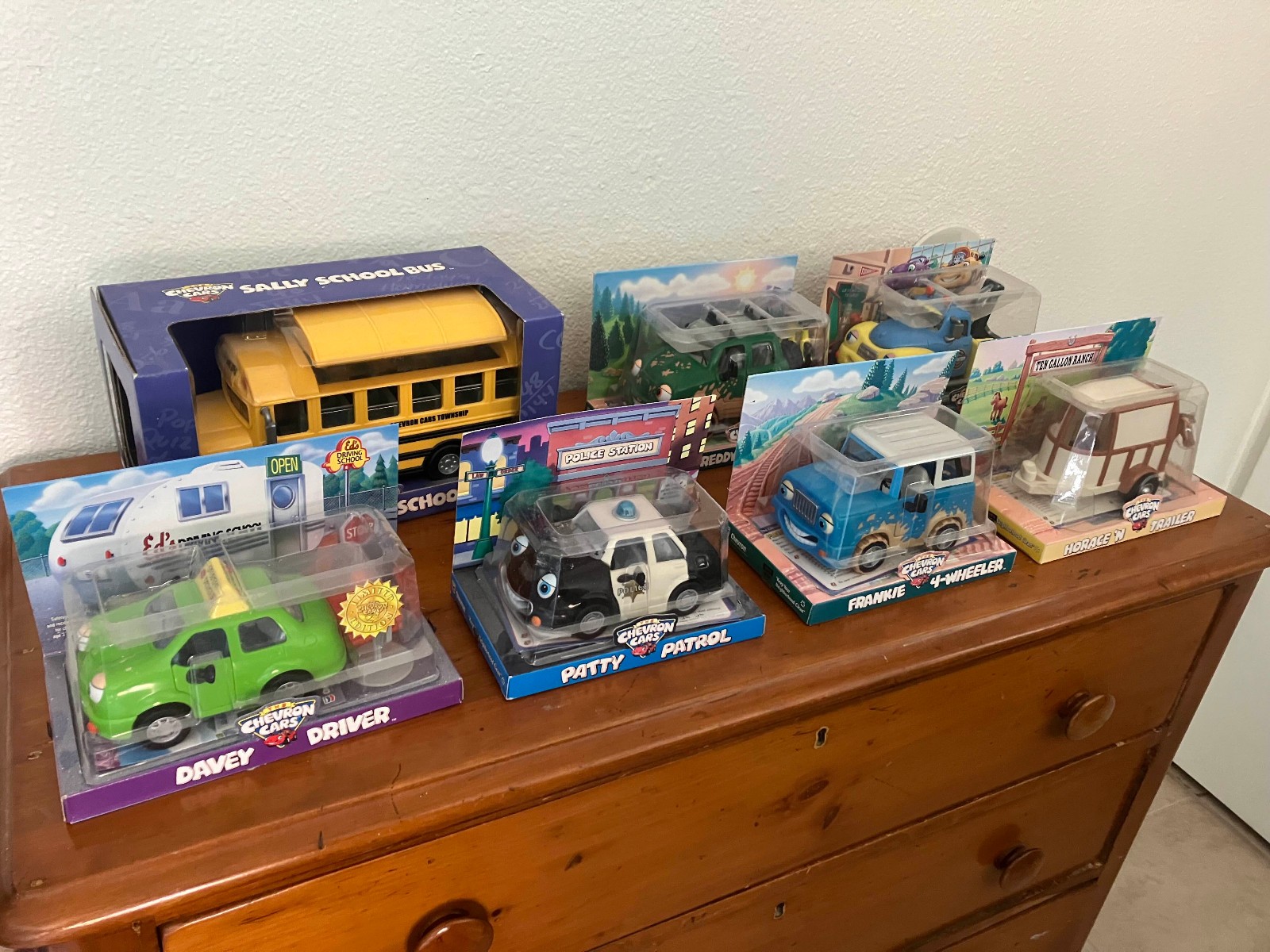 Lot of New-In-Box Vintage Chevron Toys - 10 Cars, 1 Bus, 4 Keychains | eBay
