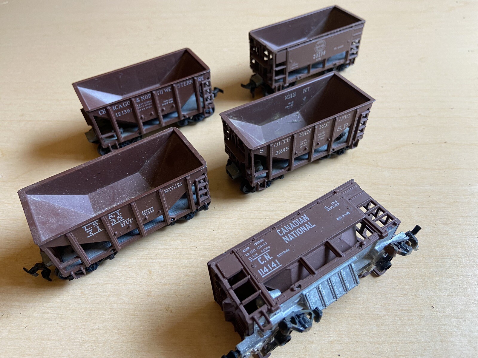 LOT OF 5 ATHEARN HO SCALE ORE CARS, Various Rail Lines, Used for parts ...