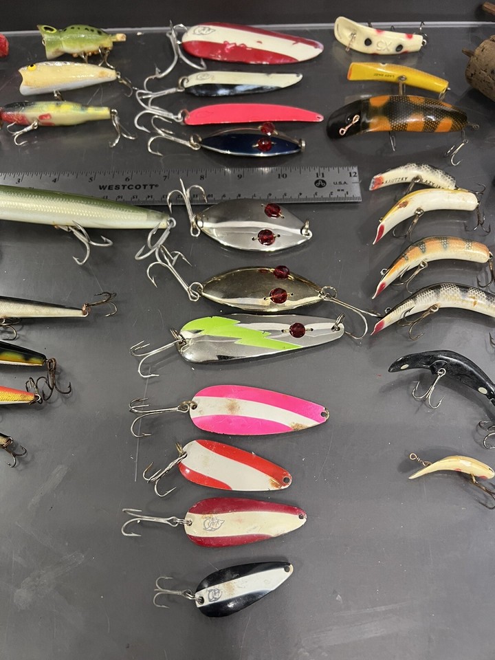 Lot Of 43 Vintage Fishing Lures Crankbaits Spoons, Spinners, Flatfish ...