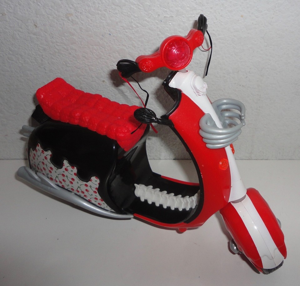 Monster High Doll Ghoulia Yelps Scooter 2011 Mattel | eBay