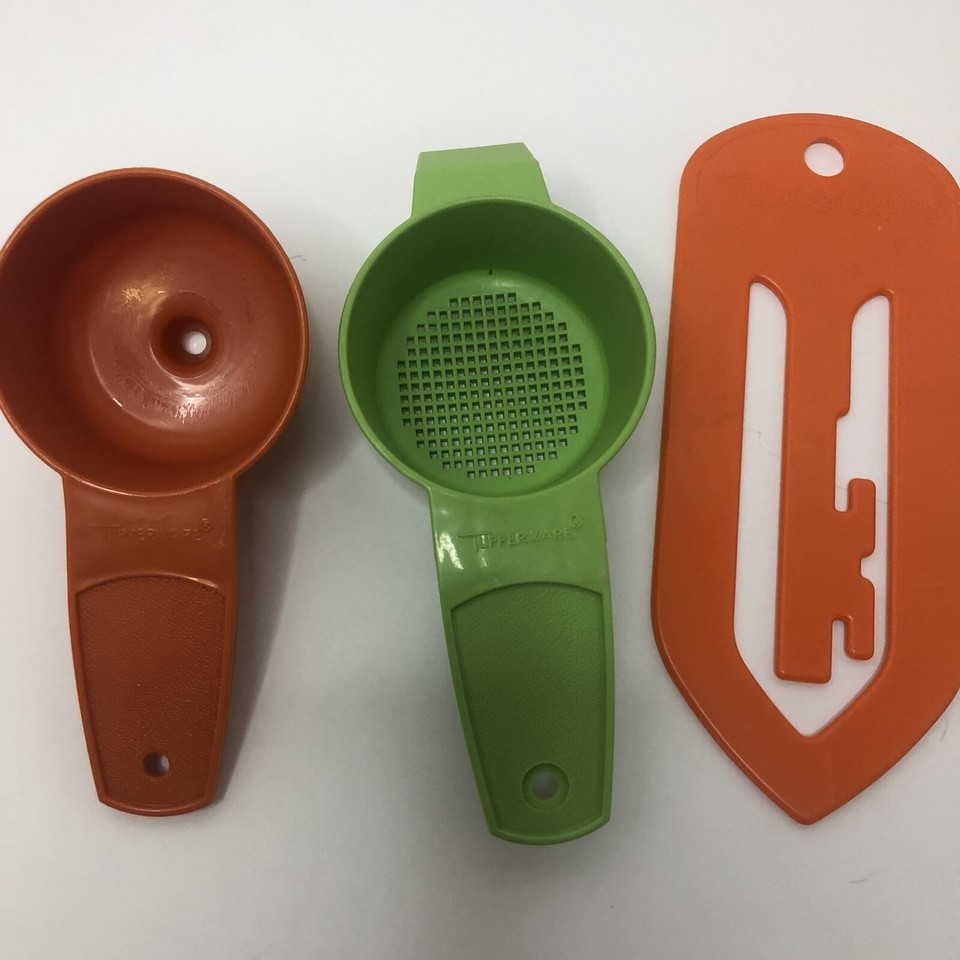 Vtg Tupperware Gadgets Lot-Egg Lifter,Mini Funnels,Sifter,Slicer & Page ...