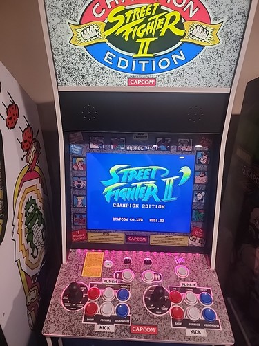 Arcade1UP Street Fighter II Big Blue Arcade Machine with Riser and ...