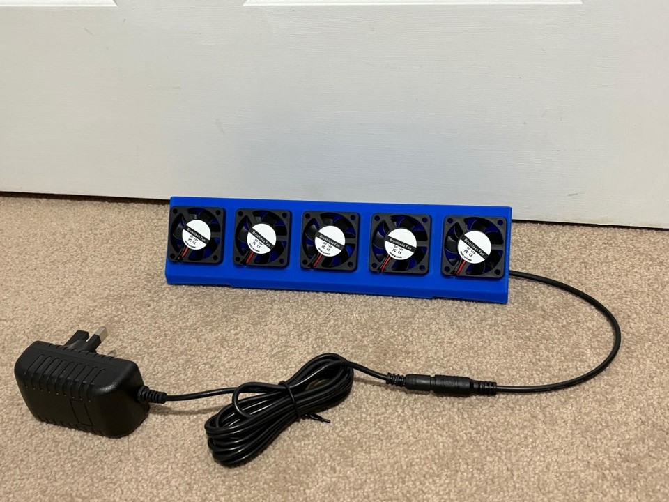 Victron 250/100 SmartSolar MPPT Fan Cooling System - 5 x 40mm Fans - UK ...