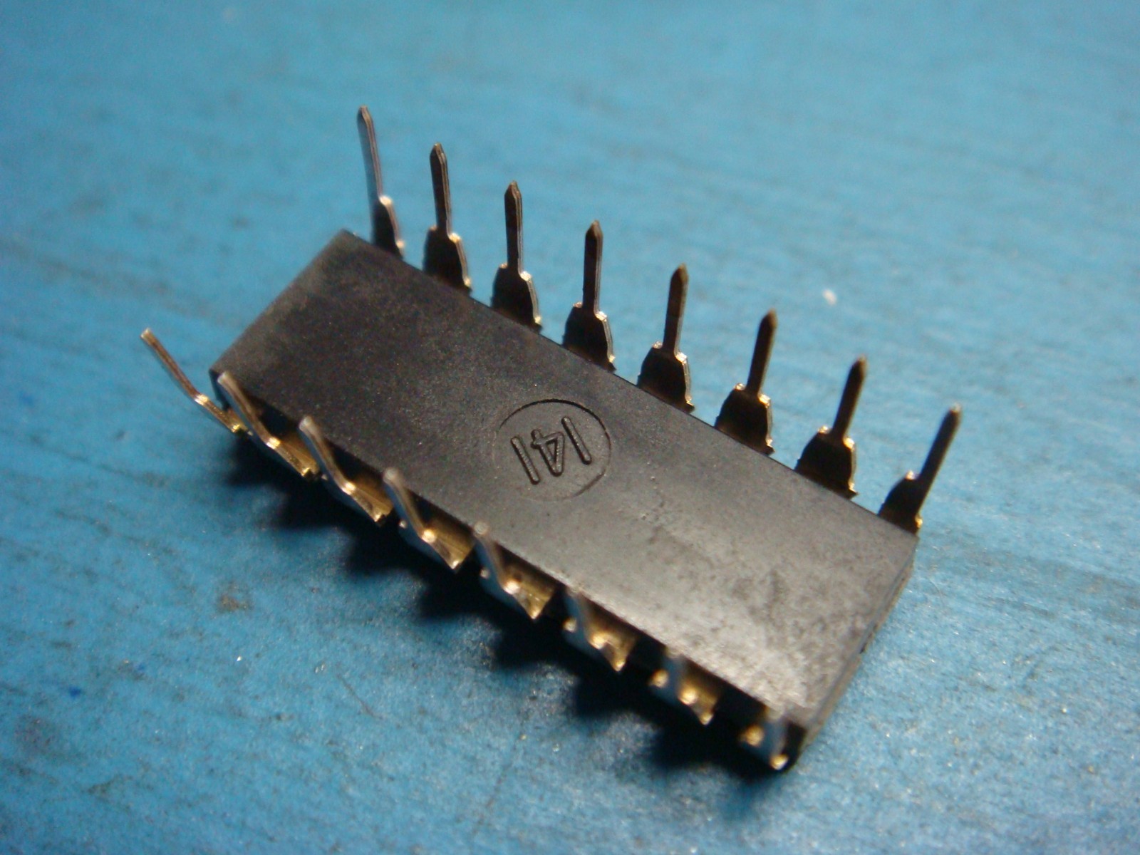 (5) MOSTEK MK5168N-1 8-BIT uP COMPATIBLE A/D CONVERTER 5V 16 PIN DIP IC ...