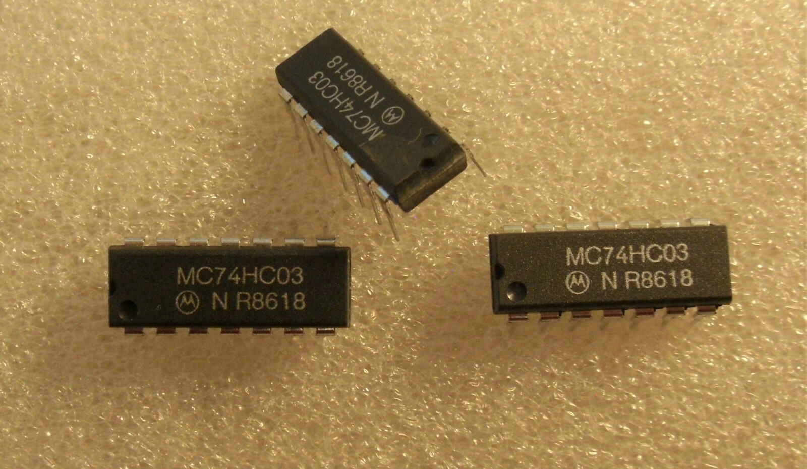 74C, 74HC & 74HCT CMOS Series Logic Gates Thru-Hole - Lots and Single ...
