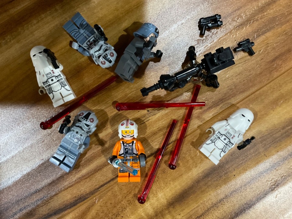 LEGO Star Wars: AT-AT (75288) 100% complete with mini figs ...