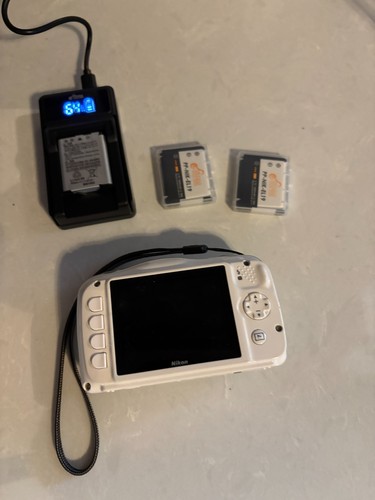 Nikon Coolpix S33 waterproof shockproof White with 3 batteries | eBay