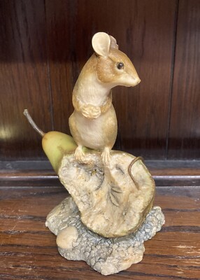 COLLECTIBLE BORDER FINE ARTS MOUSE ON PEAR FIGURINE. | eBay UK