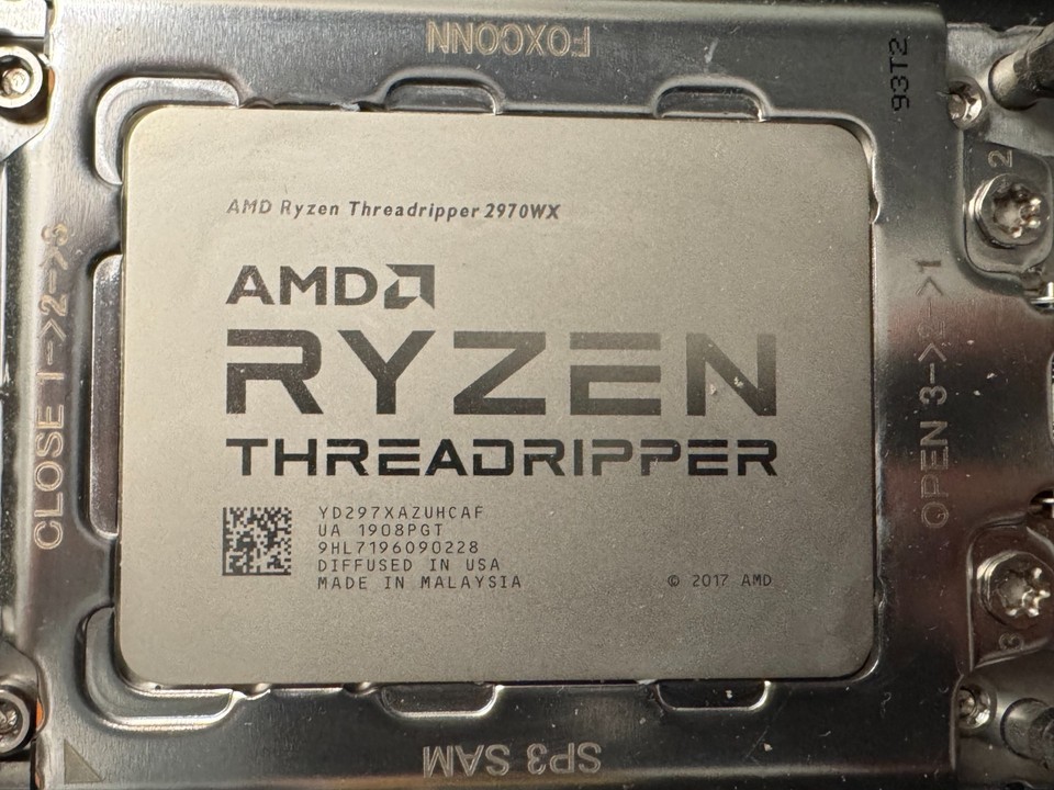 AMD RYZEN Threadripper CPU + GIGABYTE X399 motherboard + 32gb CORSAIR ...