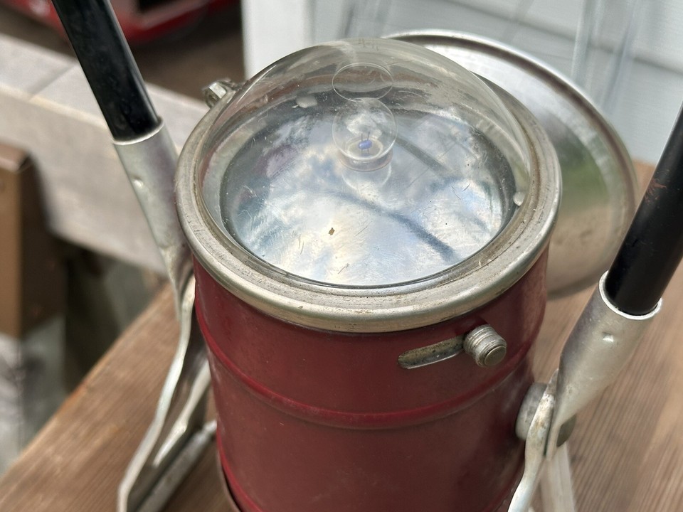 Vintage Battery Operated Economy Electric Lantern Co. Hand-Held Lamp ...