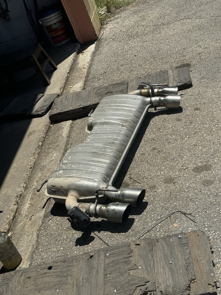 2016-2021 Chevrolet Camaro SS OEM Rear Exhaust Muffler W/ Valves 16k | OE