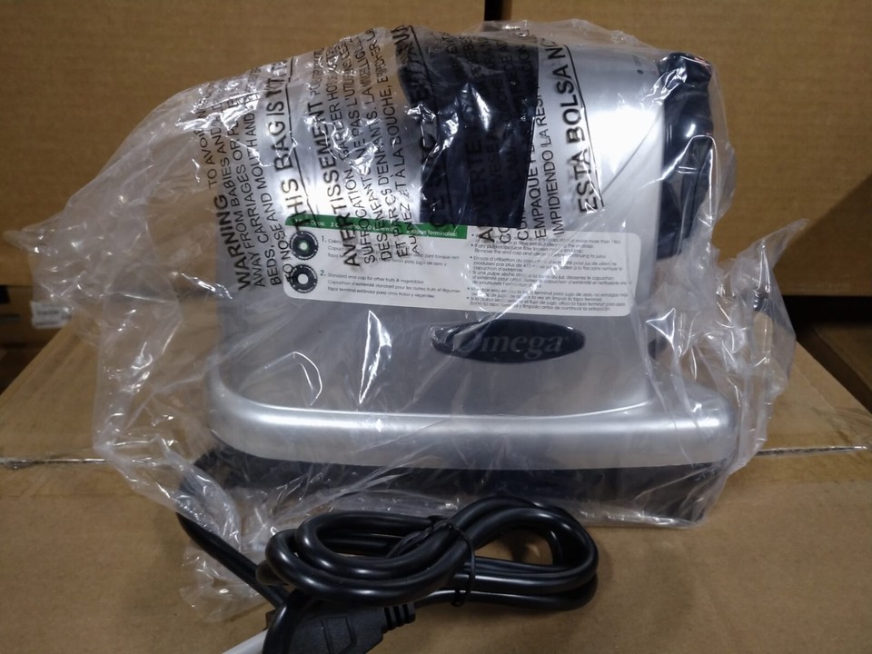 OMEGA MM900HDS Low Speed Cold Press 365 Masticating Celery Juicer ...