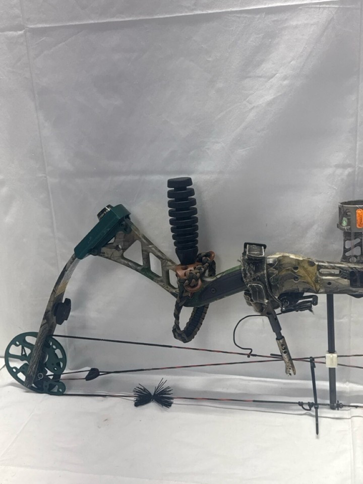 Darton Pro 1000 COMPOUND BOW 50-60LB RH WITH VIPER VENOM 4 PIN SIGHT ...