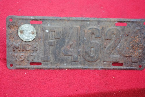 1917 ANTIQUE MICHIGAN LICENSE PLATE WITH STATE MEDALLIAN ATTACHED ...