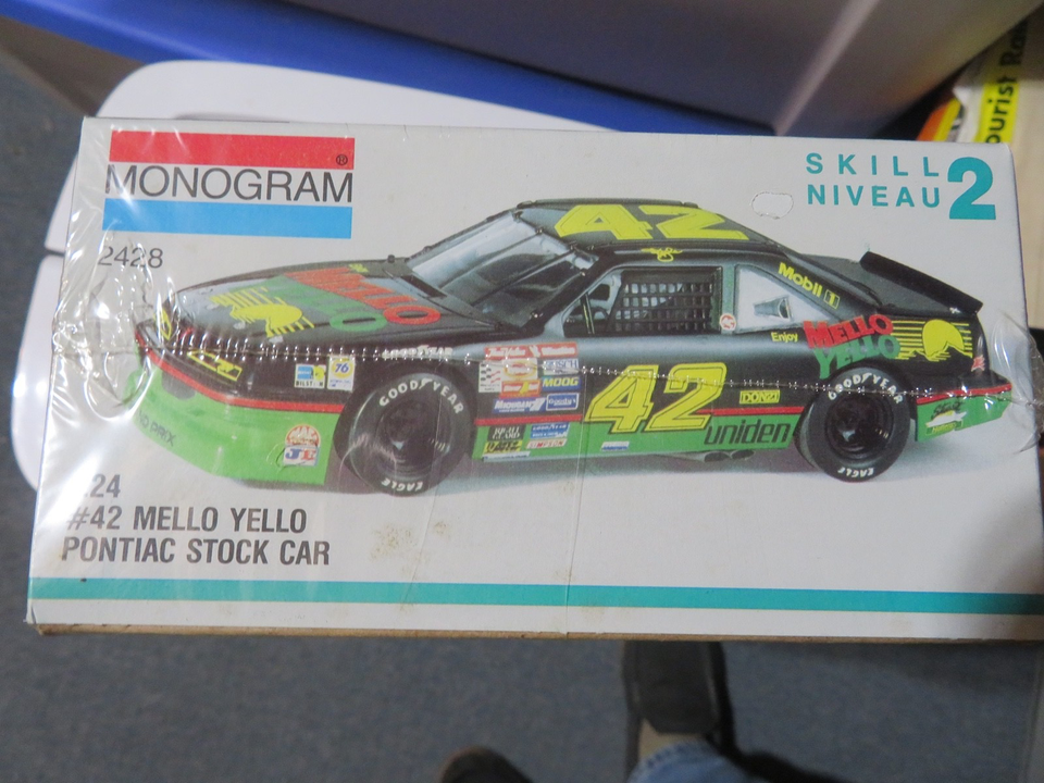 Monogram Model 2428 Kyle Petty Nascar Mellow Yellow Stock Car 1:24 ...