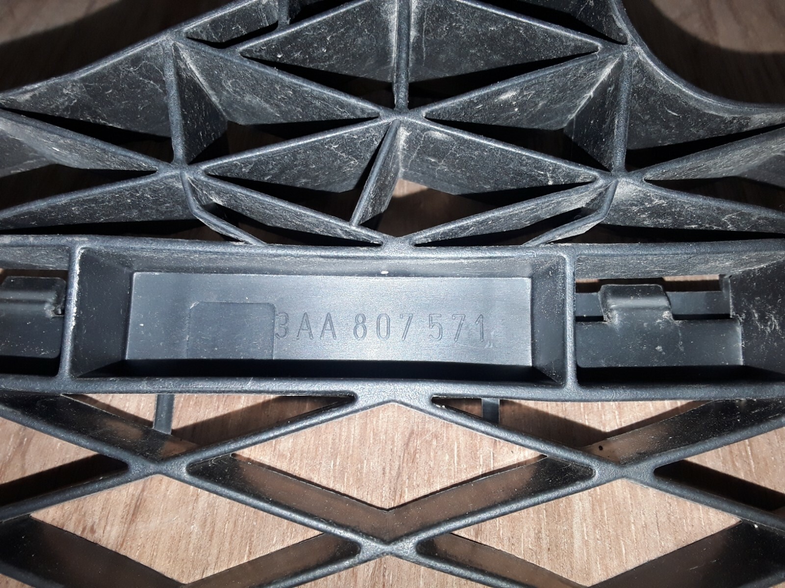 VW PASSAT B7 2010-2015 FRONT BUMPER SUPPORT BRACKET RETAINER 3AA807571 ...