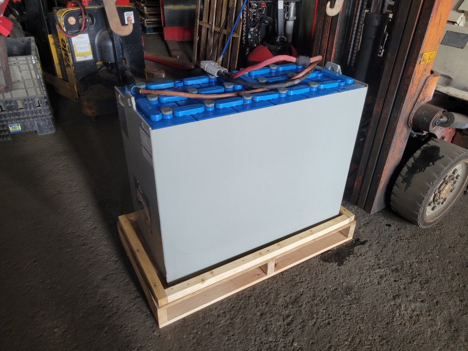 FORK LIFT BATTERIES, STAND UP LIFT, ENERSYS D125D-15, 36 VOLT, 875 AH ...