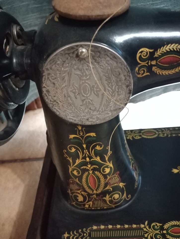 Singer Red Eye 66 Handcrank Singer Sewing Machine# G3648892 Very Nice ...