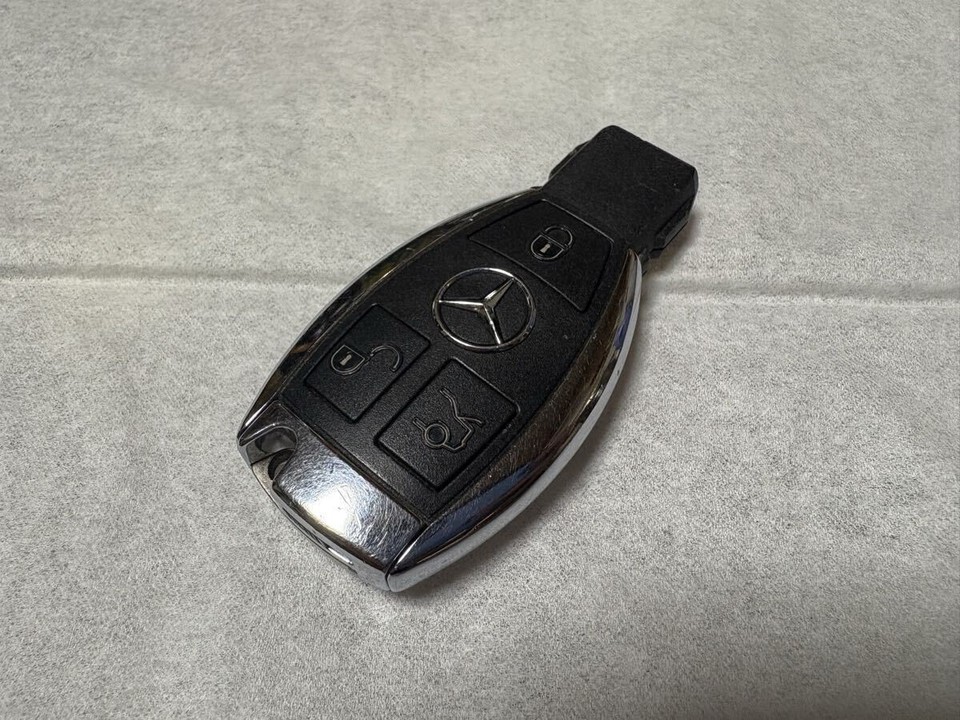 Mercedes-Benz W218 CLS Smart Key 3-Button AMG Keyless No Damage Used ...