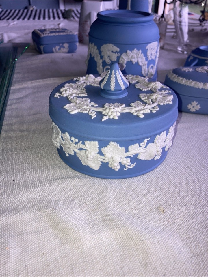 Wedgwood Blue Jasperware Grape Vine Round Trinket Box with Lid, 1975 ...
