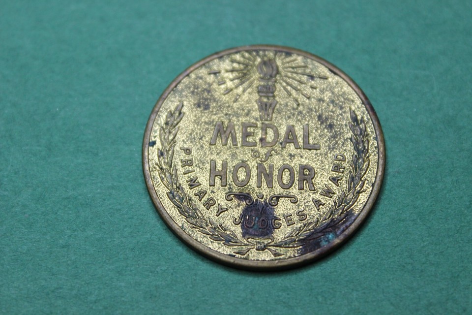 VINTAGE-TOKEN-MEDAL-MEDAL OF HONOR-PRIMARY JUDGES AWARD | eBay
