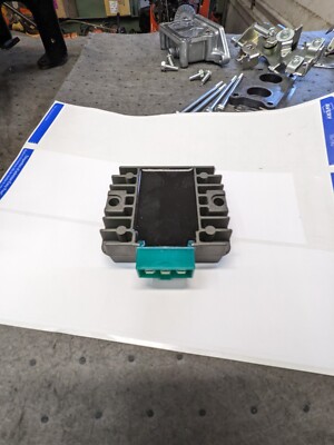 GENUINE KAWASAKI VOLTAGE REGULATOR 21066-2070 FD750 | eBay