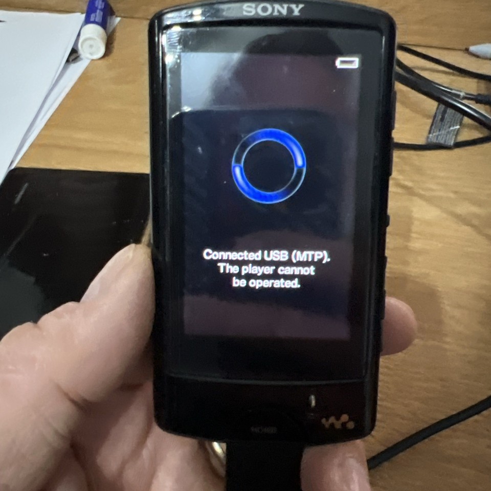 Sony Walkman NWZ-A865 Digital Media Player MP3 (TOUCH SCREEN) bundle ...