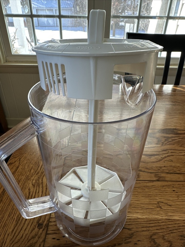 Pampered Chef 2 Qt Quick Stir Clear Pitcher White Lid Checkered Pattern ...