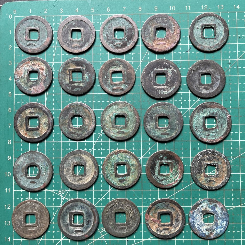Lot of 25 pcs Ancient Chinese Coins Qian Yuan Zhong Bao 乾元重寶 Tang ...