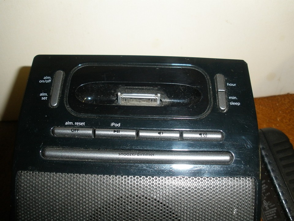 iHome iH11 / IH11BVC 30-Pin iPod Alarm Clock Speaker Dock ( Black ...