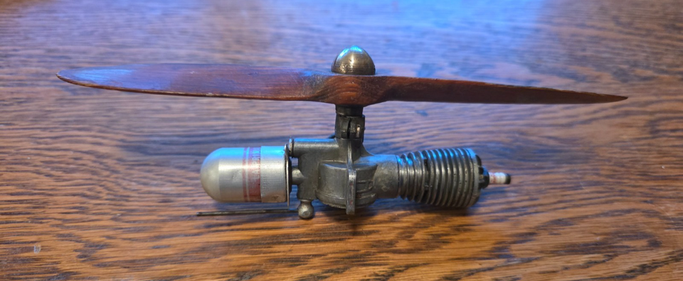 Atom ignition engine for model airplane, 1942? Good condition for its ...