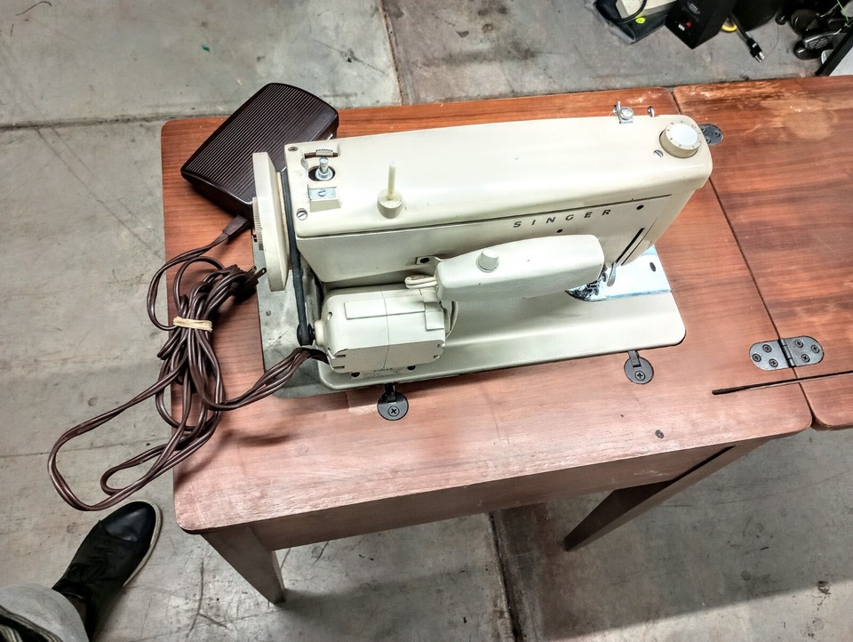 Vintage Singer Fashion Mate Sewing Machine Model 237 w/ Pedal On Table ...