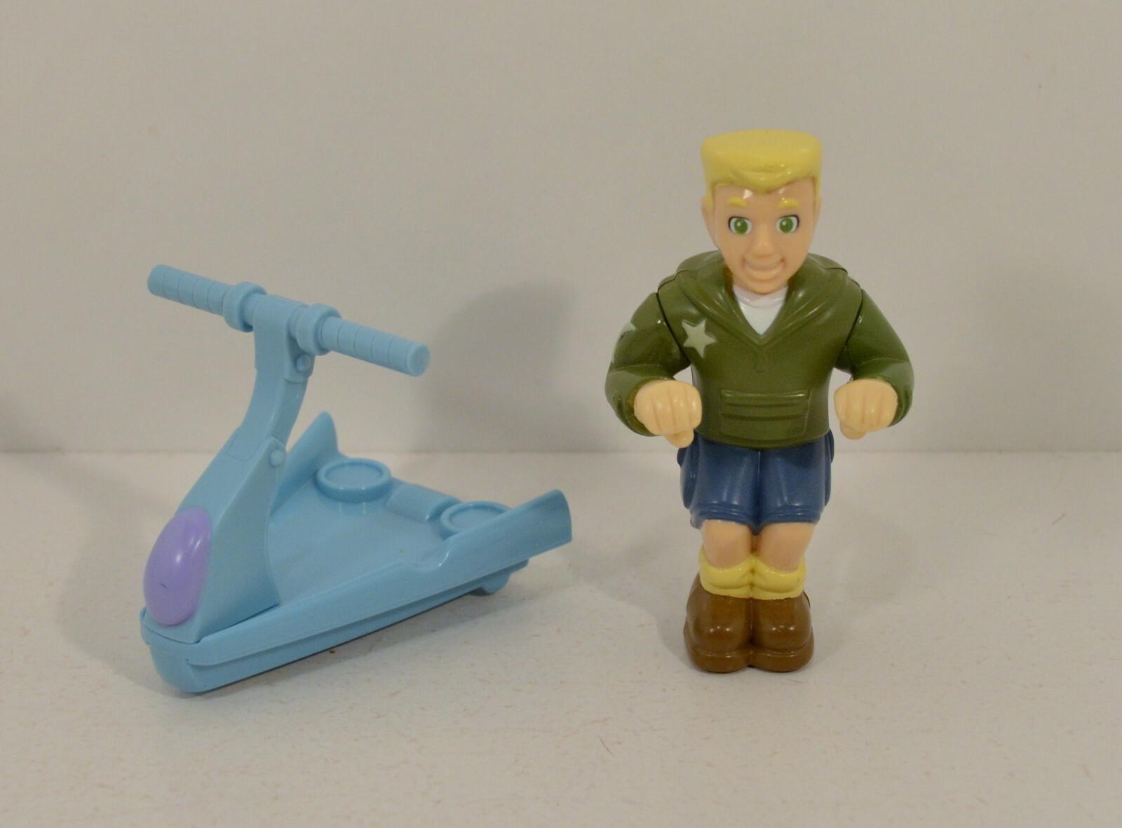 2001 Gus Scootsoomer 3.5" KFC EUROPE Action Figure Ultimate Book of ...