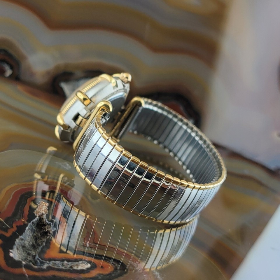 Armitron WARNER BROTHERS Bugs Bunny Silver & Gold Stretch Band Watch | eBay