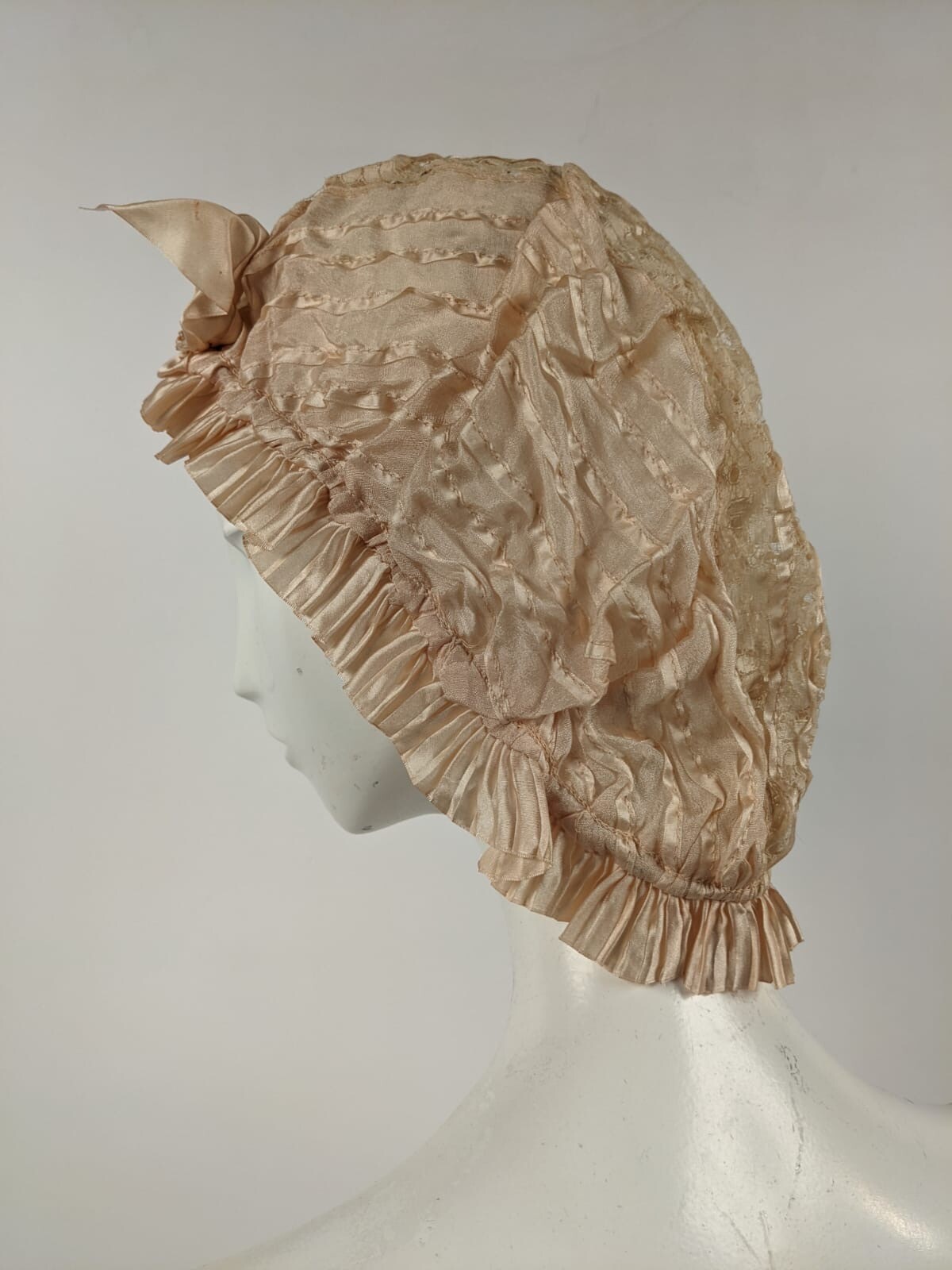 ANTIQUE EDWARDIAN SILK & LACE BED BONNET W RUFFLE EDG… - Gem