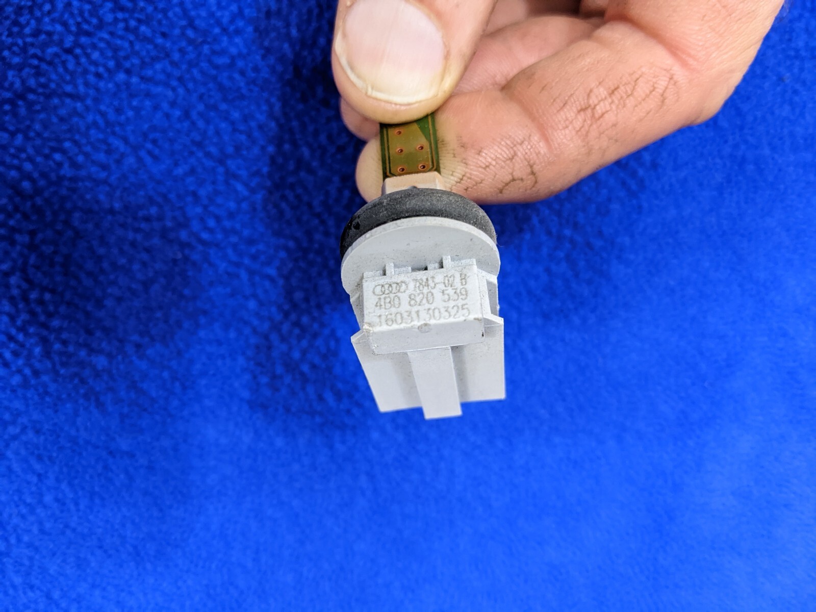 HVAC / CLIMATE AIR TEMPERATURE SENSOR - AUDI / VOLKSWAGEN - 4B0820539 ...