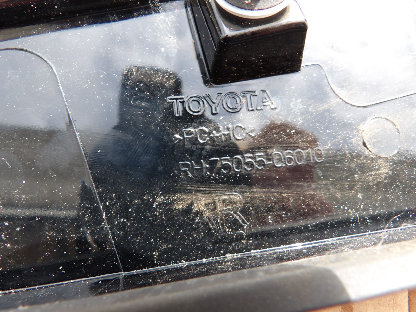 2015 2016 TOYOTA CAMRY RIGHT SIDE REAR PILLAR TRIM MOLDING OEM # 75055 ...