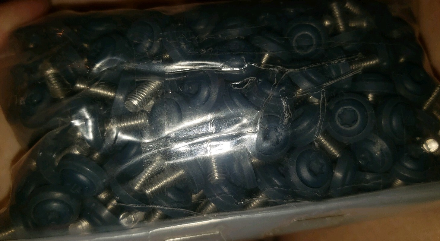250 Count Stake Fastener Co. Metric Pan L Screws MPS4M10CTL53BL | eBay
